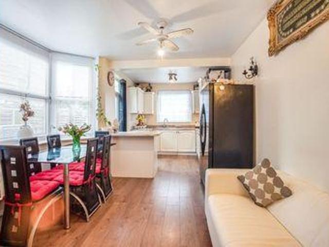 3 Bedrooms Terraced house for sale in Admaston Road, London SE18