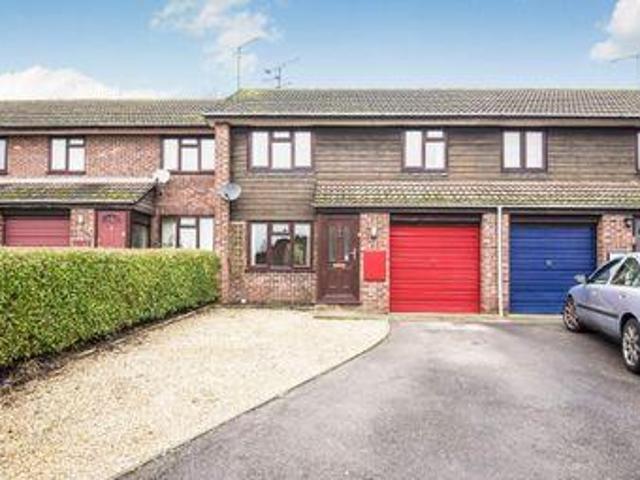3 Bedrooms Terraced house for sale in Agincourt Close, Wokingham RG41