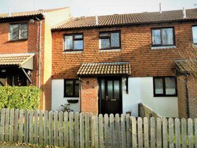 3 Bedrooms Terraced house for sale in Amber Close, Bordon GU35