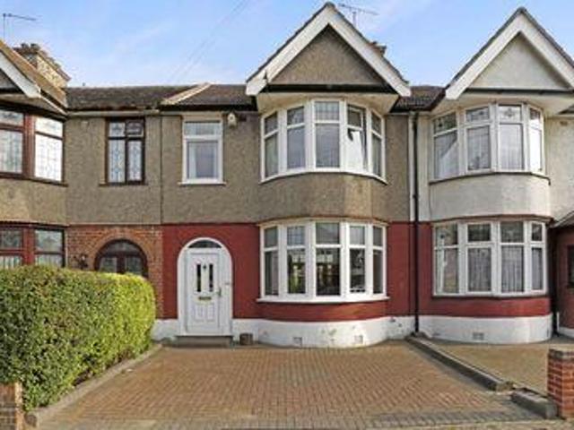 3 Bedrooms Terraced house for sale in Ashburton Avenue, Seven Kings, Ilford IG3