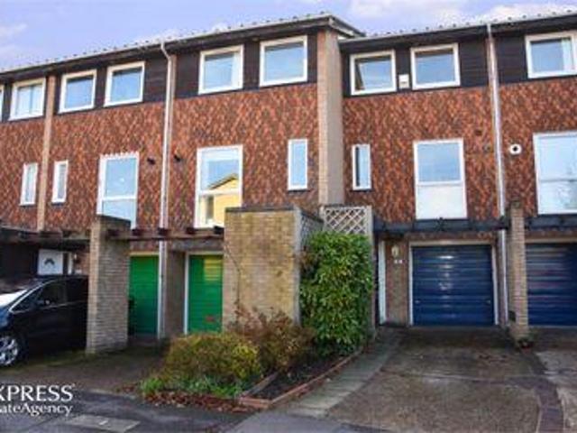 3 Bedrooms Terraced house for sale in Bardsley Close, Croydon, Surrey CR0