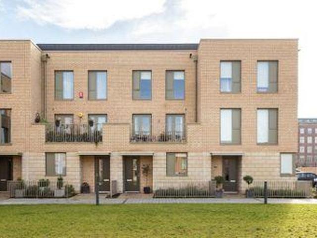 3 Bedrooms Terraced house for sale in Bayldon Square, York YO23