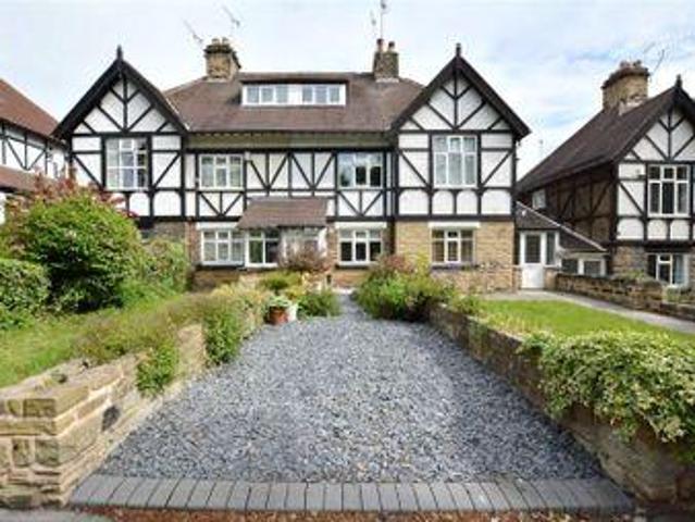 3 Bedrooms Terraced house for sale in Belle Vue Avenue, Oakwood, Leeds LS8