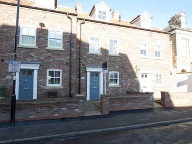 3 Bedrooms Terraced house for sale in Bishopgate Court, Hailgate, Howden, Goole DN14