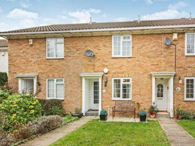 3 Bedrooms Terraced house for sale in Bishops Close, Basildon SS13