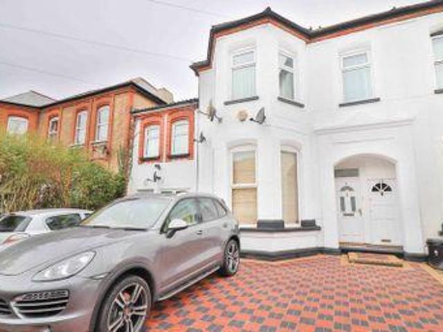 3 Bedrooms Terraced house for sale in Broomhill Road, Goodmayes, Ilford IG3