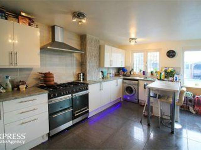 3 Bedrooms Terraced house for sale in Bryanston Road, Tilbury, Essex RM18
