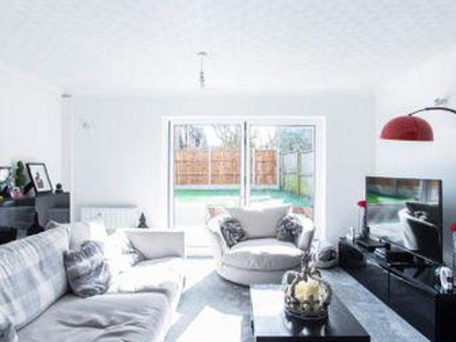 3 Bedrooms Terraced house for sale in Cherry Avenue, Brentwood CM13