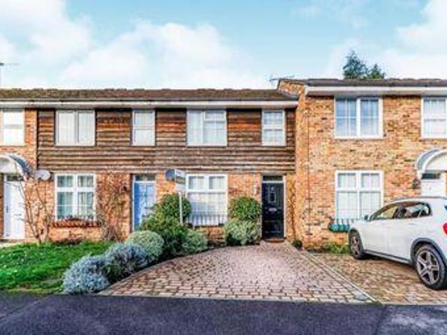 3 Bedrooms Terraced house for sale in Cobham, Surrey. KT11