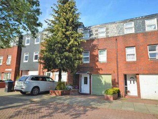 3 Bedrooms Terraced house for sale in Colebrook Way, London N11