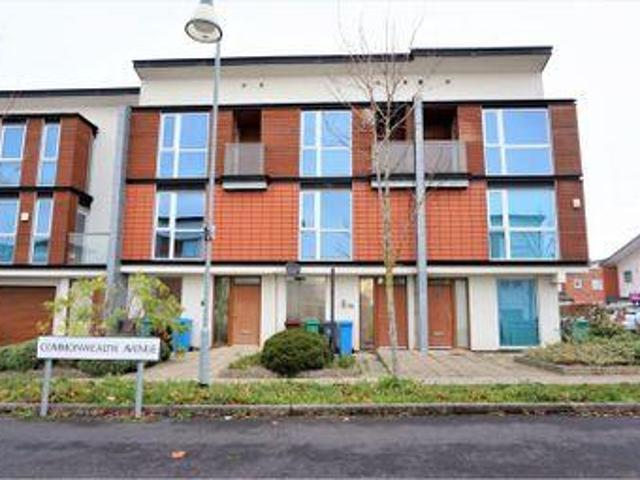 3 Bedrooms Terraced house for sale in Commonwealth Avenue, Manchester M11