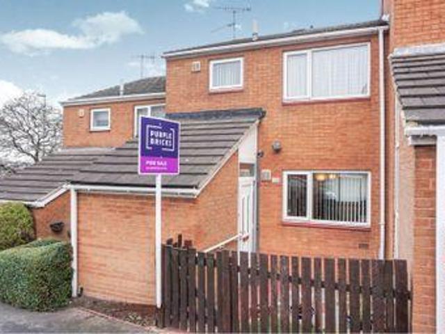 3 Bedrooms Terraced house for sale in Cottingley Approach, Leeds LS11