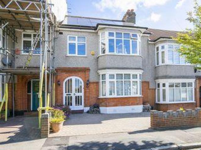 3 Bedrooms Terraced house for sale in Danbury Way, Woodford Green IG8