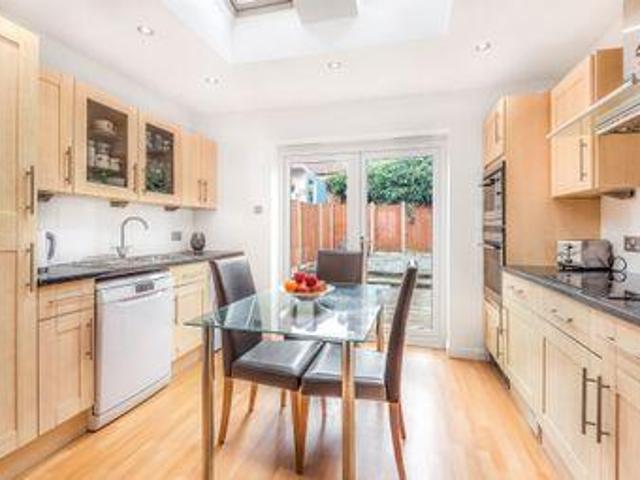 3 Bedrooms Terraced house for sale in Davies Close, Croydon CR0