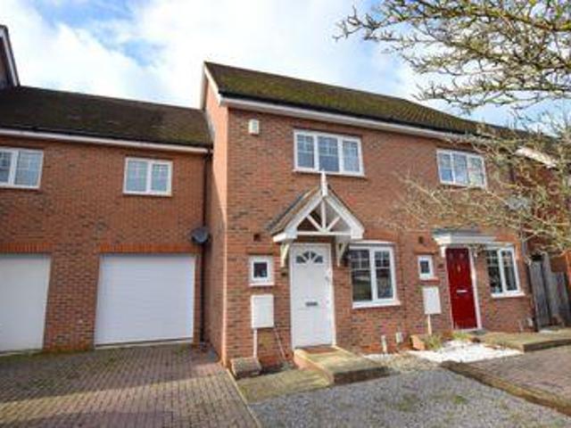 3 Bedrooms Terraced house for sale in Falconer Road, Fleet GU51