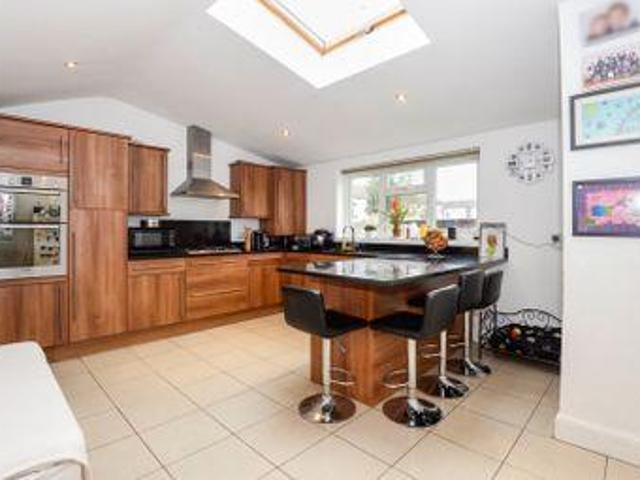 3 Bedrooms Terraced house for sale in Gander Green Lane, Sutton SM1