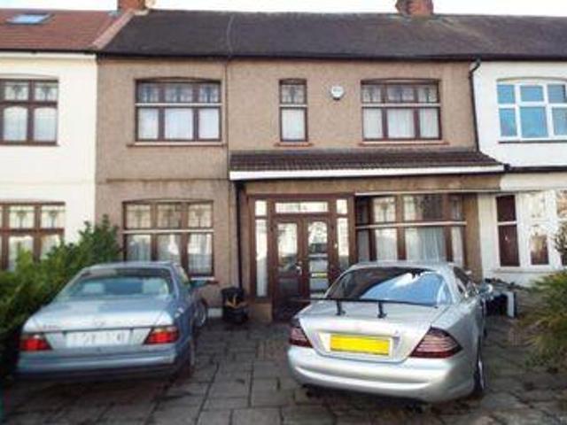3 Bedrooms Terraced house for sale in Gants Hill, Ilford, Essex IG2