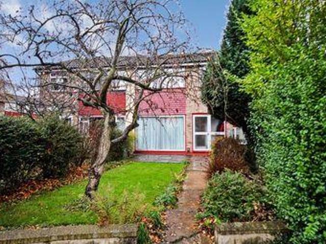 3 Bedrooms Terraced house for sale in Garland Drive, Leeds LS15
