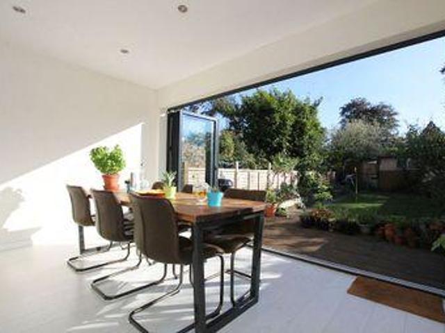 3 Bedrooms Terraced house for sale in Gloucester Road, Croydon, London CR0