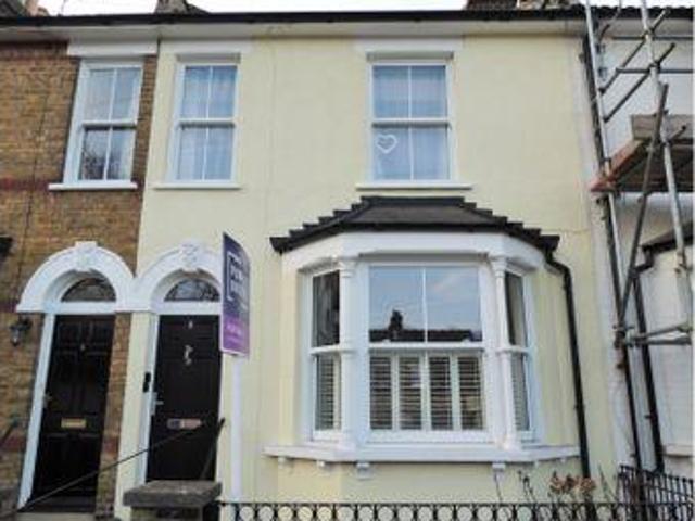 3 Bedrooms Terraced house for sale in Gordon Terrace, Rochester ME1