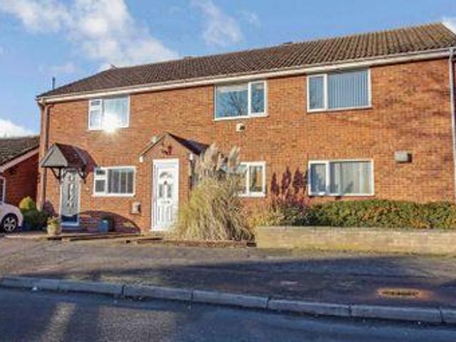 3 Bedrooms Terraced house for sale in Gordon Close, Little Paxton, St. Neots PE19