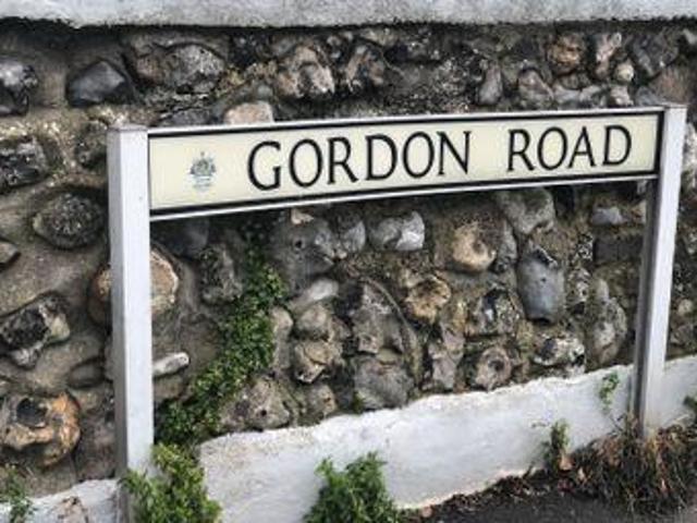 3 Bedrooms Terraced house for sale in Gordon Road, Broadwater, Worthing BN11