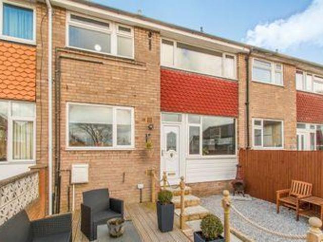 3 Bedrooms Terraced house for sale in Heathcroft Rise, Beeston, Leeds LS11
