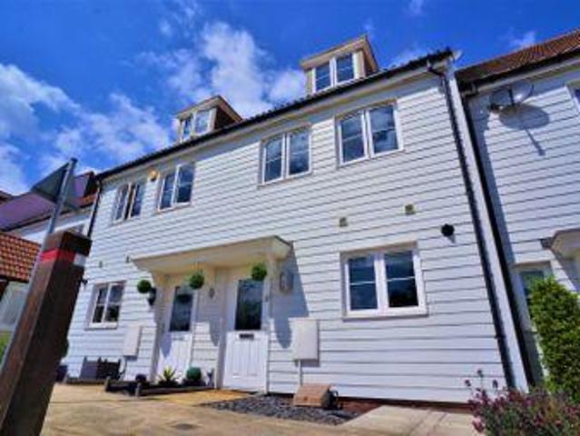 3 Bedrooms Terraced house for sale in Hedgerows, Hoo, Rochester ME3