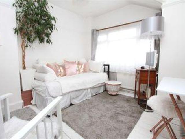 3 Bedrooms Terraced house for sale in Hilliards Road, Cowley, Uxbridge UB8