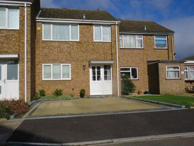 3 Bedrooms Terraced house for sale in Ilford Close, Luton LU2