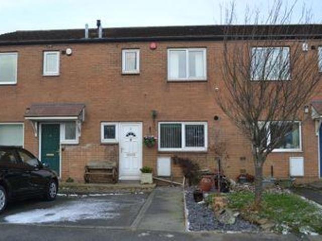 3 Bedrooms Terraced house for sale in Julian Drive, Queensbury, Bradford BD13