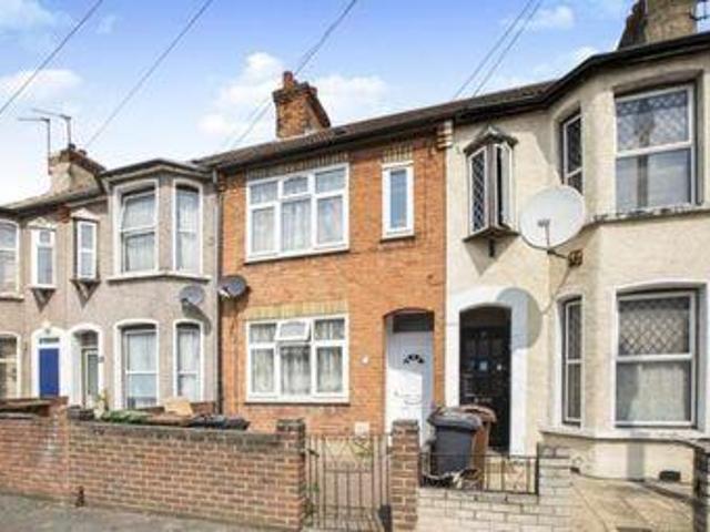 3 Bedrooms Terraced house for sale in Kennedy Road, Barking IG11