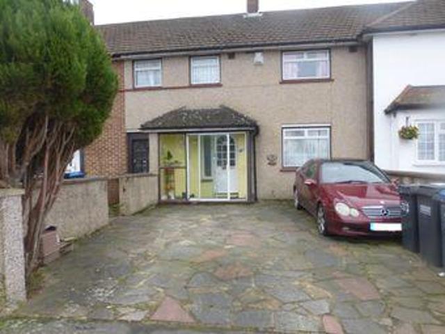 3 Bedrooms Terraced house for sale in King Henrys Drive, New Addington, Croydon CR0