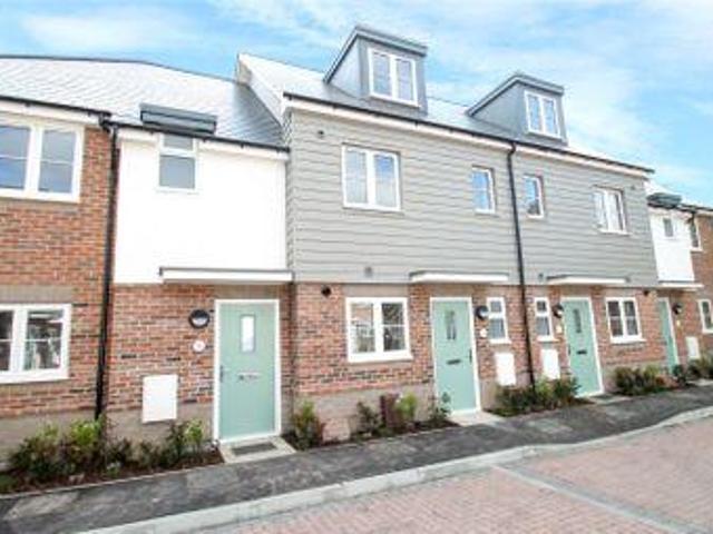 3 Bedrooms Terraced house for sale in Kings Close, Yapton, Arundel, West Sussex BN18
