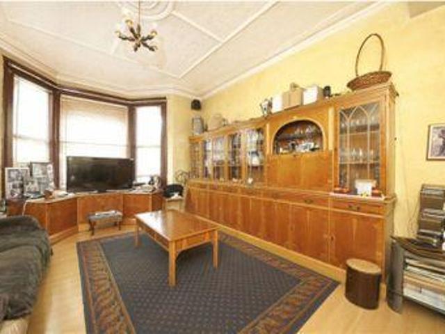3 Bedrooms Terraced house for sale in Lea Bridge Road, London E5