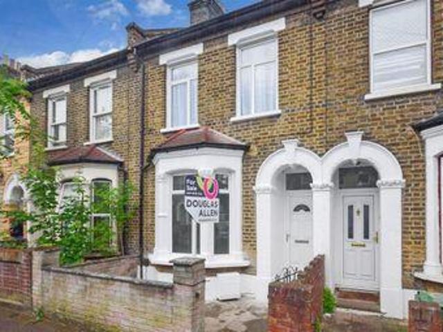 3 Bedrooms Terraced house for sale in Leslie Road, London E11