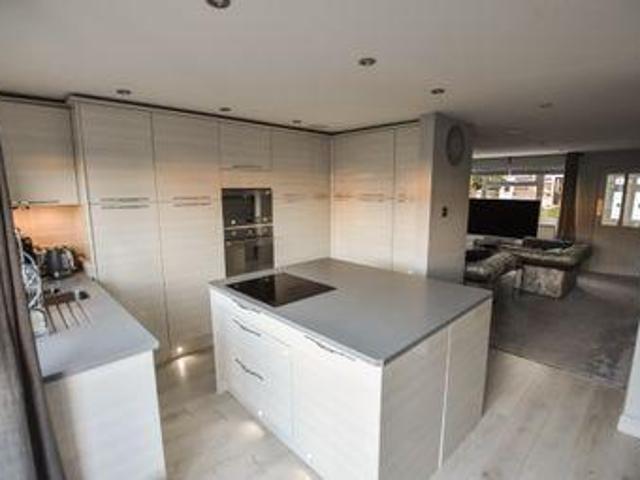 3 Bedrooms Terraced house for sale in Linnet Drive, Essex CM2