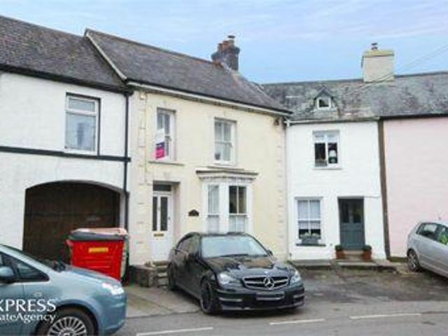 3 Bedrooms Terraced house for sale in Llangadog, Llangadog, Carmarthenshire SA19