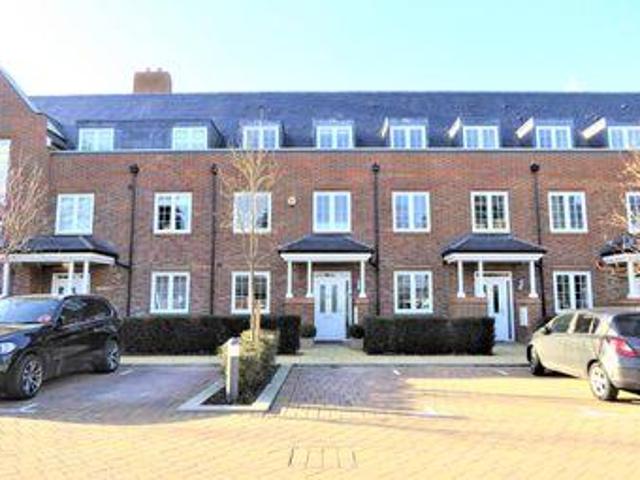 3 Bedrooms Terraced house for sale in Pegrum Drive, London Colney, St.Albans AL2