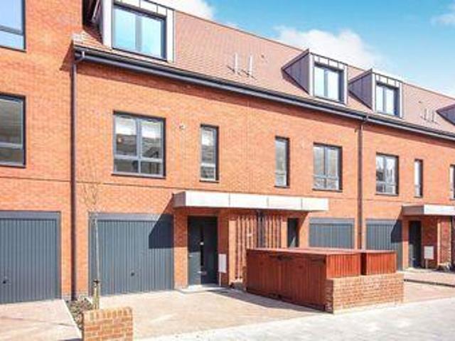 3 Bedrooms Terraced house for sale in Pennington Gardens, Barnes Village, Cheadle SK8