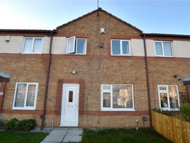 3 Bedrooms Terraced house for sale in Raynville Walk, Leeds, West Yorkshire LS13