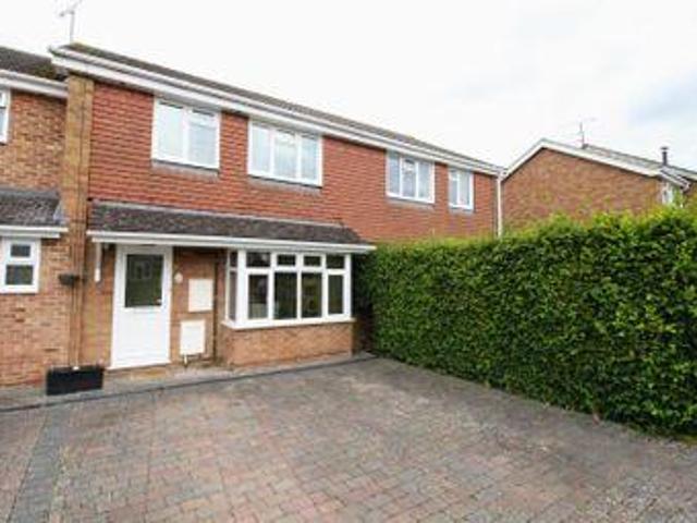 3 Bedrooms Terraced house for sale in Retingham Way, Stratton, Swindon SN3