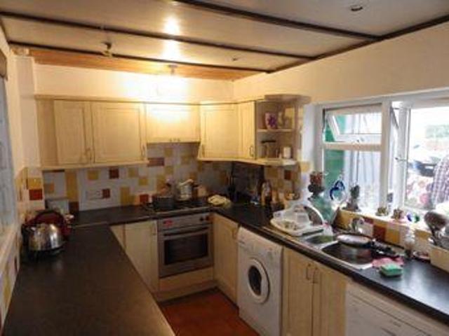 3 Bedrooms Terraced house for sale in Roman Road, Ilford IG1