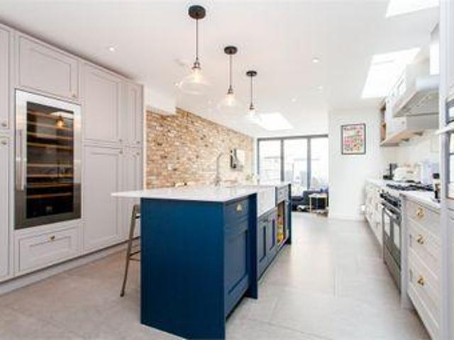 3 Bedrooms Terraced house for sale in St Johns Road, Walthamstow, London E17