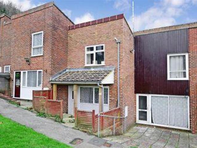 3 Bedrooms Terraced house for sale in St. Leonards Close, Newhaven, East Sussex BN9