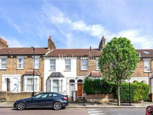 3 Bedrooms Terraced house for sale in Station Crescent, London N15