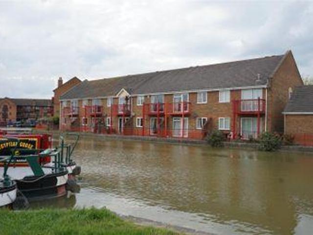3 Bedrooms Terraced house for sale in Swan Drive, Staverton, Trowbridge BA14