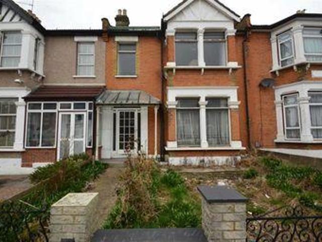 3 Bedrooms Terraced house for sale in Sackville Gardens, Ilford, Essex IG1