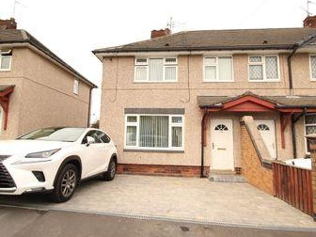 3 Bedrooms Terraced house for sale in Winrose Avenue, Leeds LS10