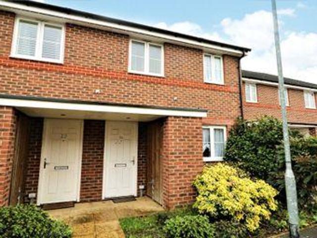 3 Bedrooms Terraced house for sale in Woodvale Road, Farnborough, Hampshire GU14